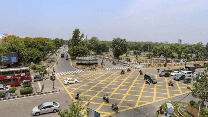DMP's new traffic regulations at Bijoy Sarani