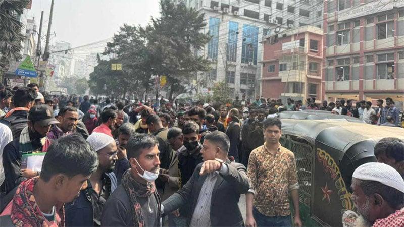 Expatriates block Panthapath road due to vaccine shortage - Views ...