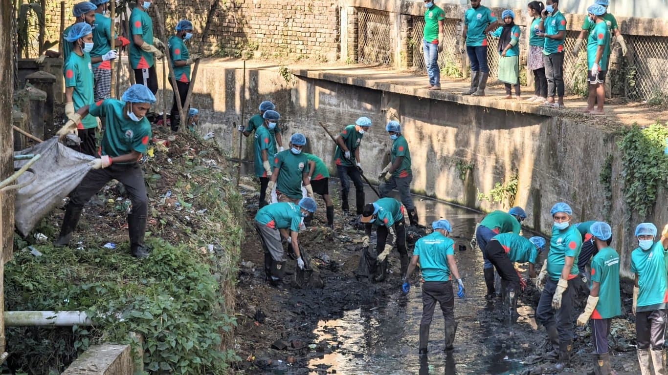 Jashore municipality initiates garbage cleaning, workers on strike
